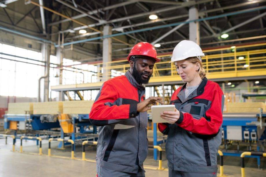 How to Recruit for Manufacturing Positions in 2022 - Lead Grow Develop ...